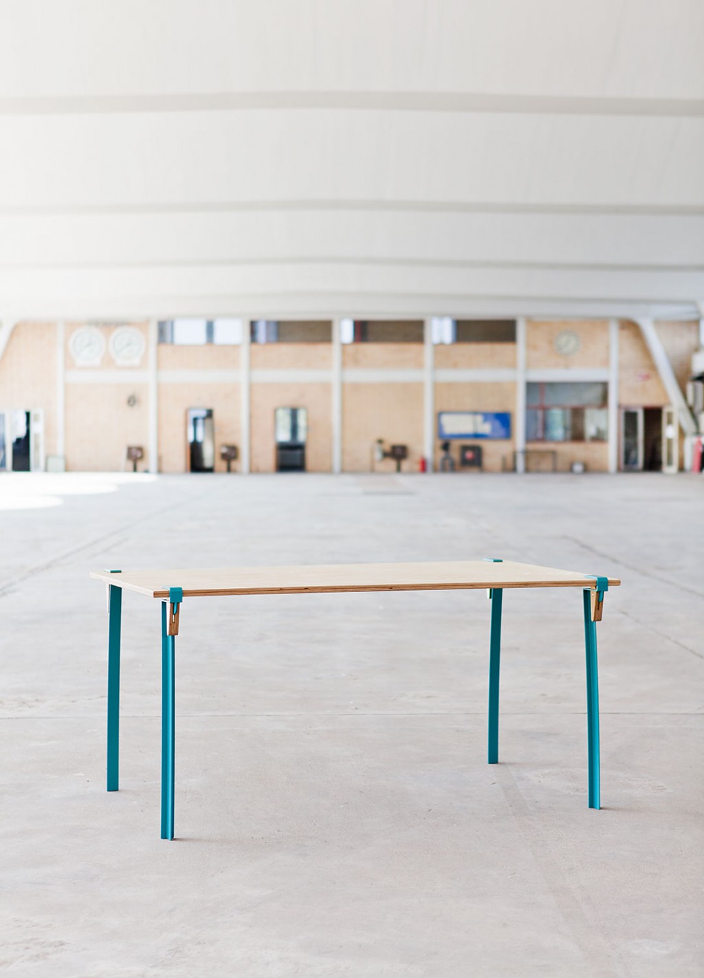 Instant Table - why the friday Innenarchitektur + Produktgestaltung